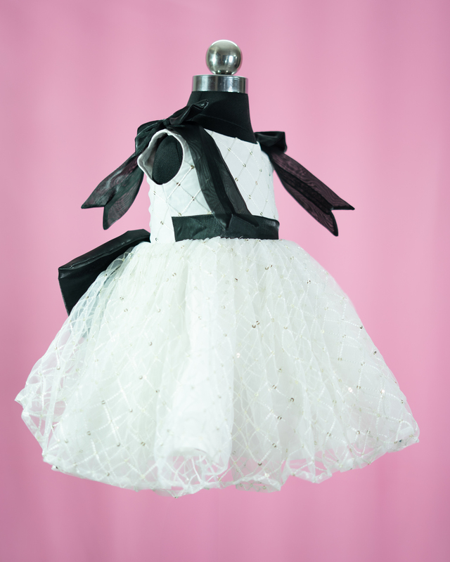 Twinkle Bow Dream - Chic White Tulle Dress with Black Bows